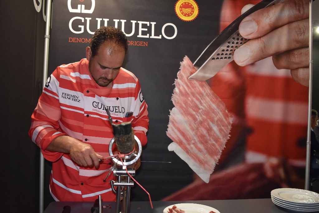 LA DEGUSTACIÓN DE JAMÓN, BROCHE DE ORO PARA CERRAR LA PRIMERA JORNADA DE LA FIC-2018 – Fic Guijuelo